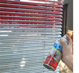 HOME DZINE Craft Ideas | Spray paint my kitchen blinds