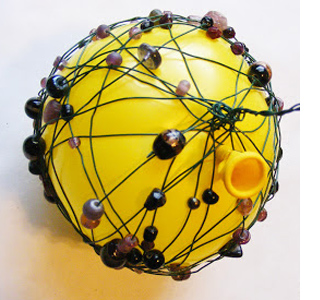 HOME DZINE Craft Ideas | Make wire and bead ornaments
