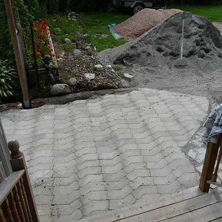 HOME DZINE Garden Ideas | Lay a path with paving blocks