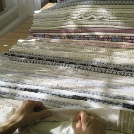 HOME DZINE Craft Ideas | Designer rug made from old clothes