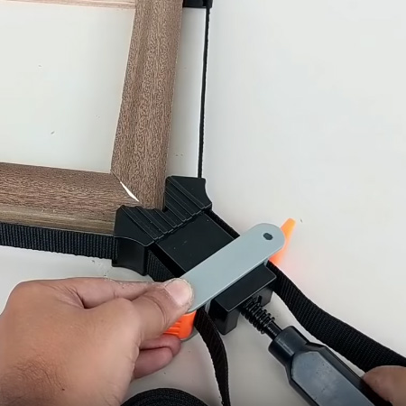 HOME DZINE Home DIY | How to use a Tork Craft Strap Clamp
